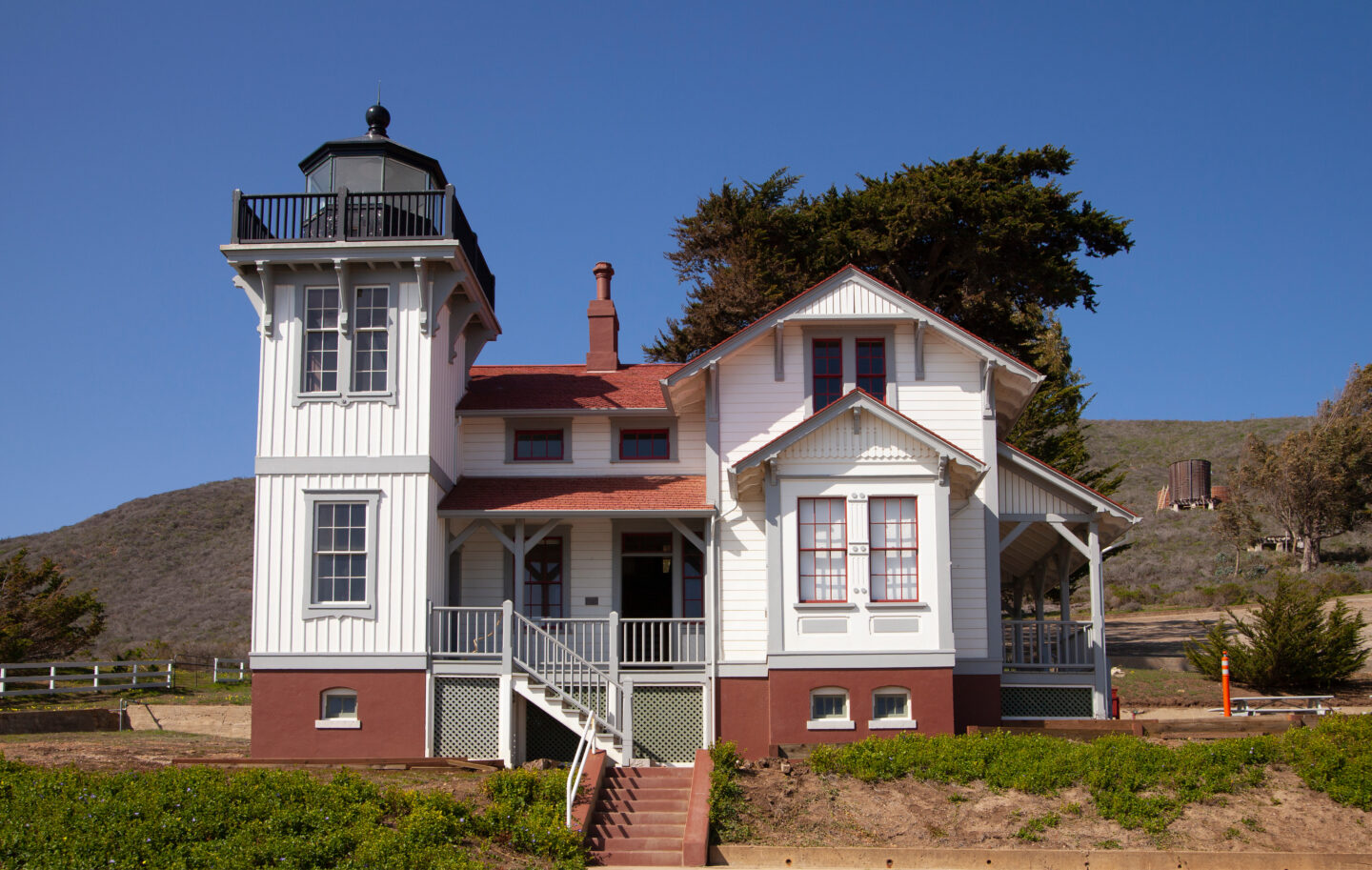14 Historic Lighthouses that Still Watch Over the California Coast | CABBI